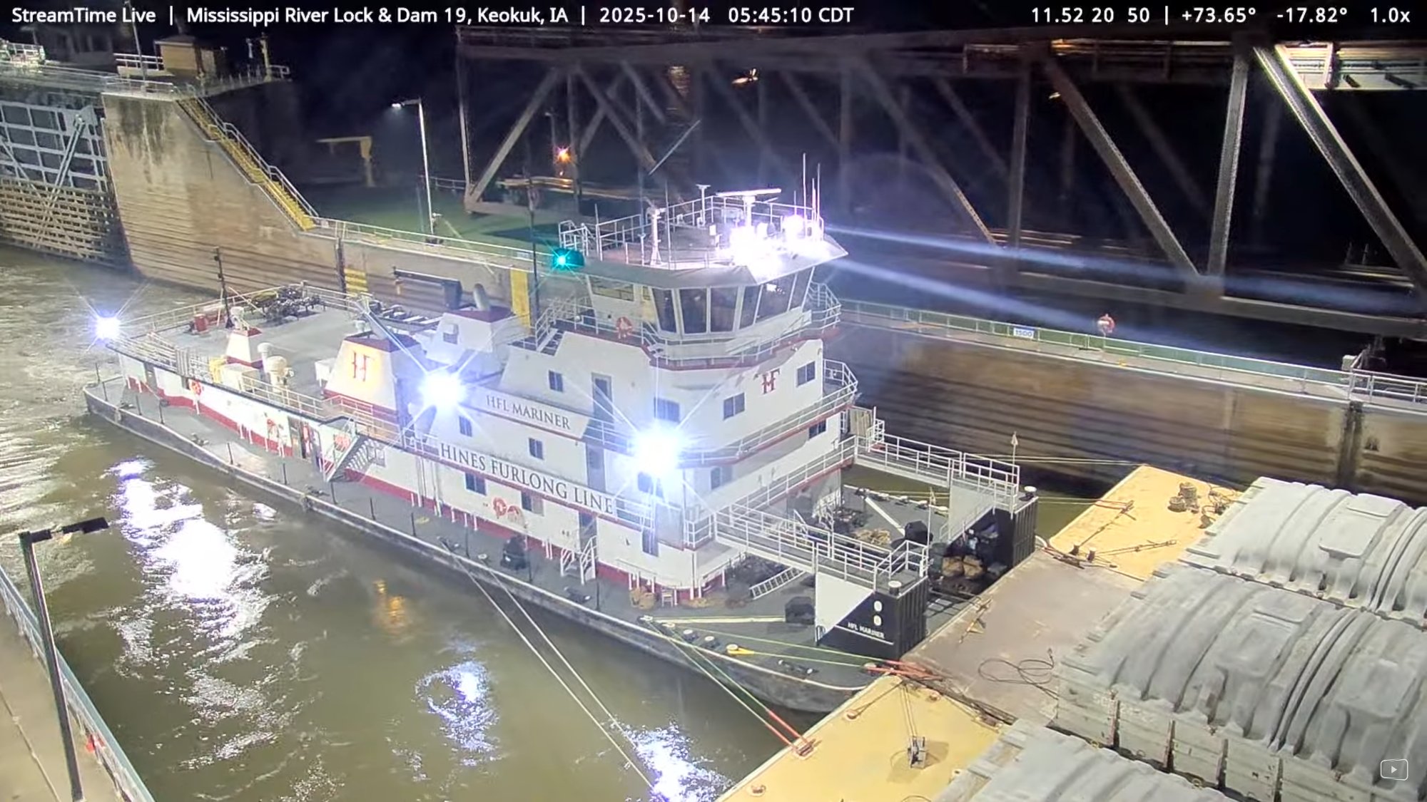 Solve Lock 19, towboat HFL Mariner jigsaw puzzle online with 66 pieces