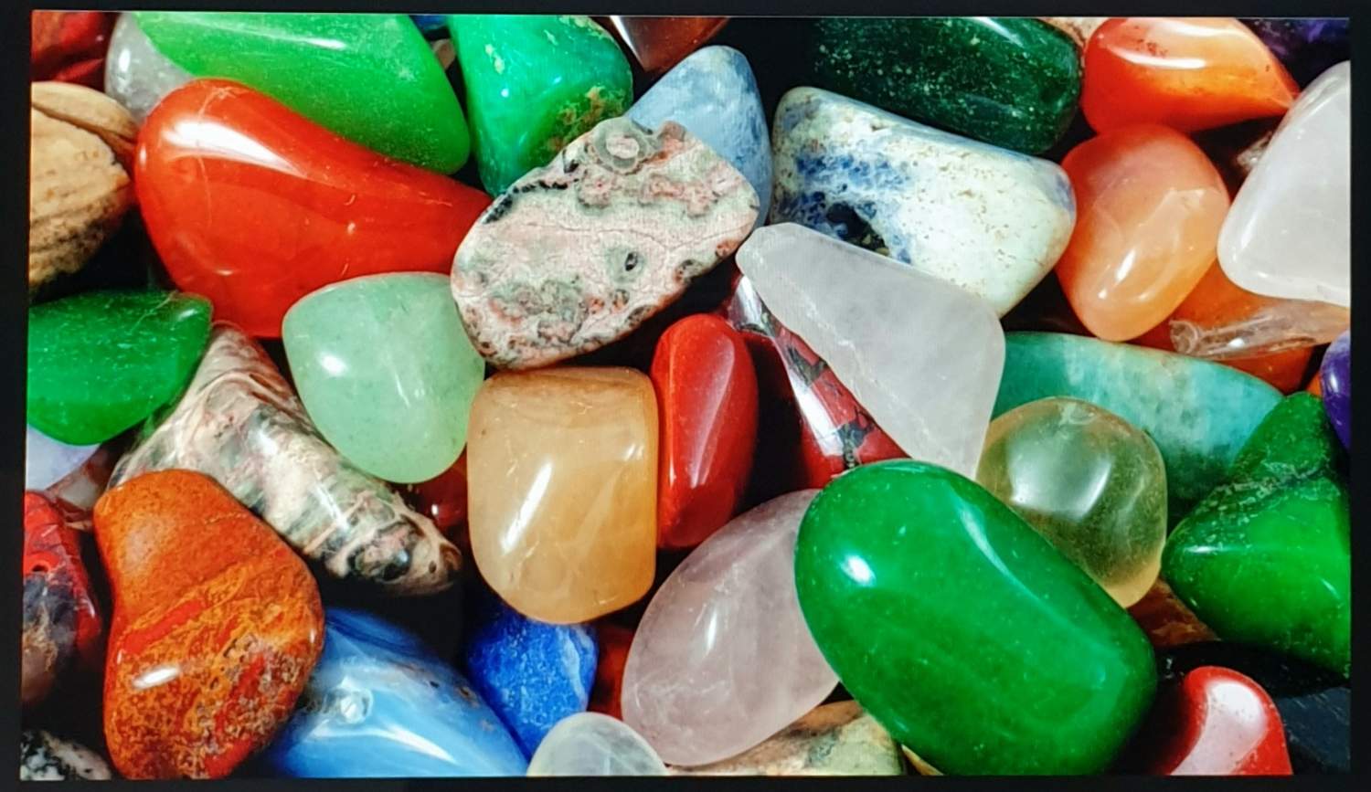 Solve BEAUTIFUL COLORED STONES... jigsaw puzzle online with 40 pieces