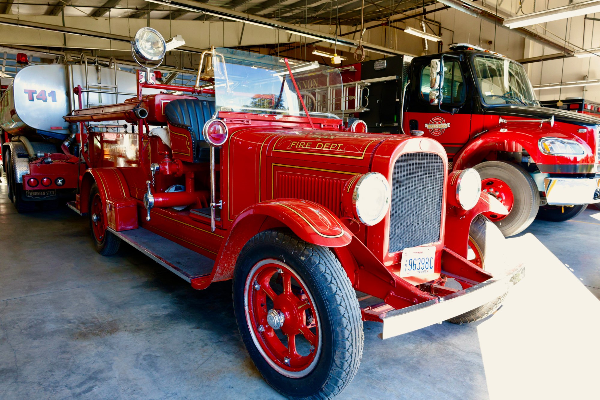 Solve The Little Red Fire Engine jigsaw puzzle online with 77 pieces