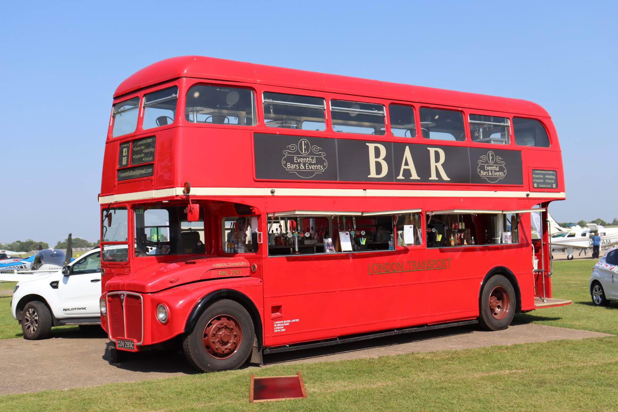 Solve AEC Routemaster RML2293 jigsaw puzzle online with 216 pieces