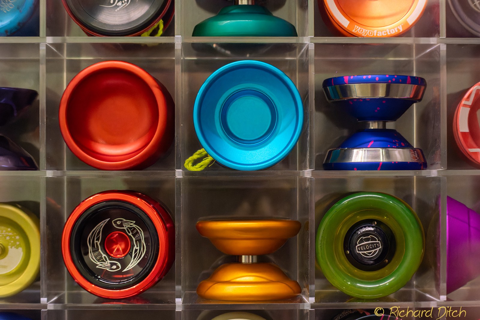 Solve Yo-Yo group #3 jigsaw puzzle online with 96 pieces