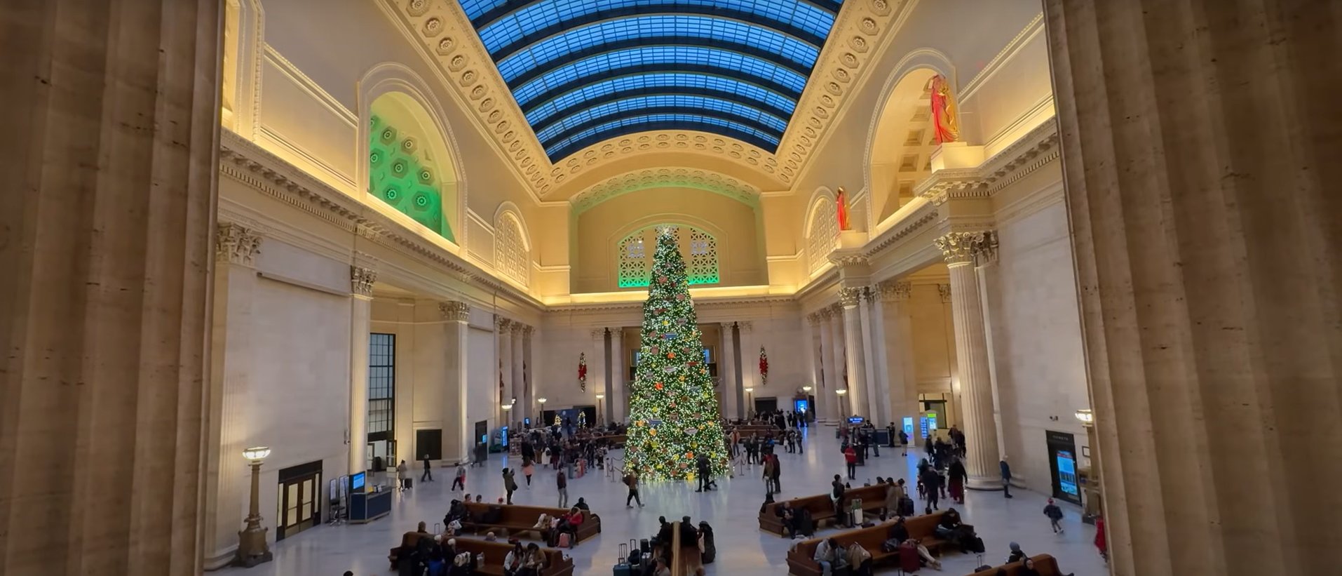 Solve Union Station Atrium Chicago jigsaw puzzle online with 119 pieces