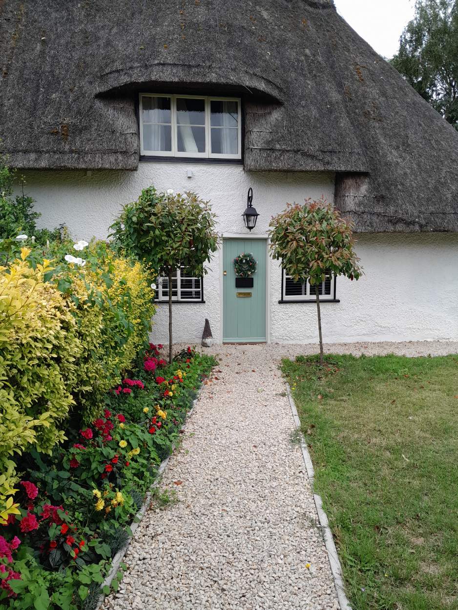Solve Pemberley Cottage, Roxton jigsaw puzzle online with 80 pieces