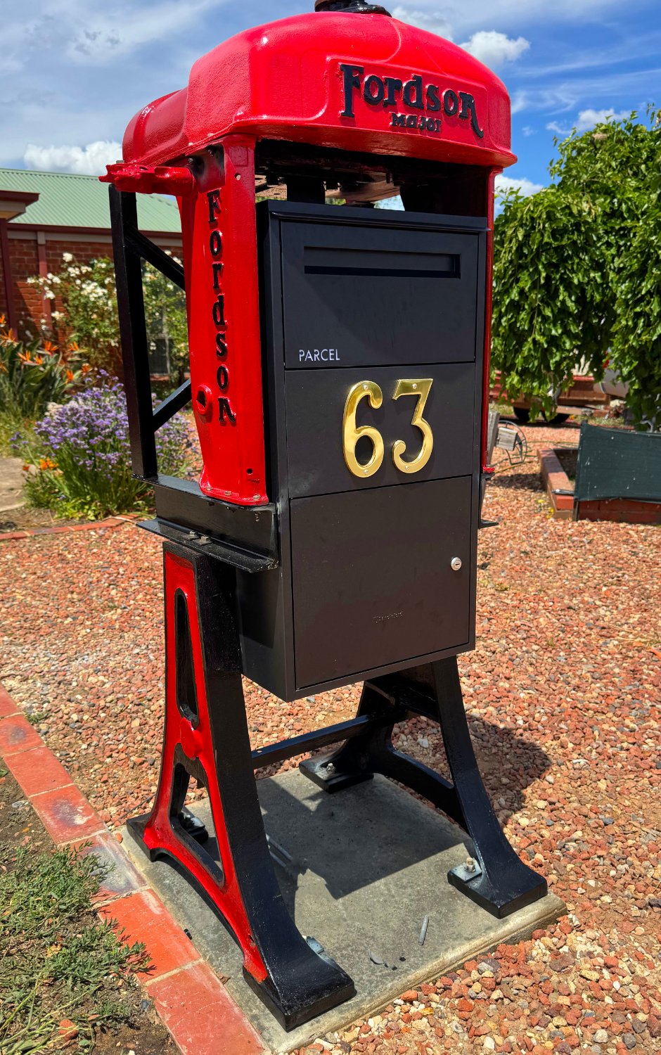 Solve Fordson Letterbox jigsaw puzzle online with 96 pieces