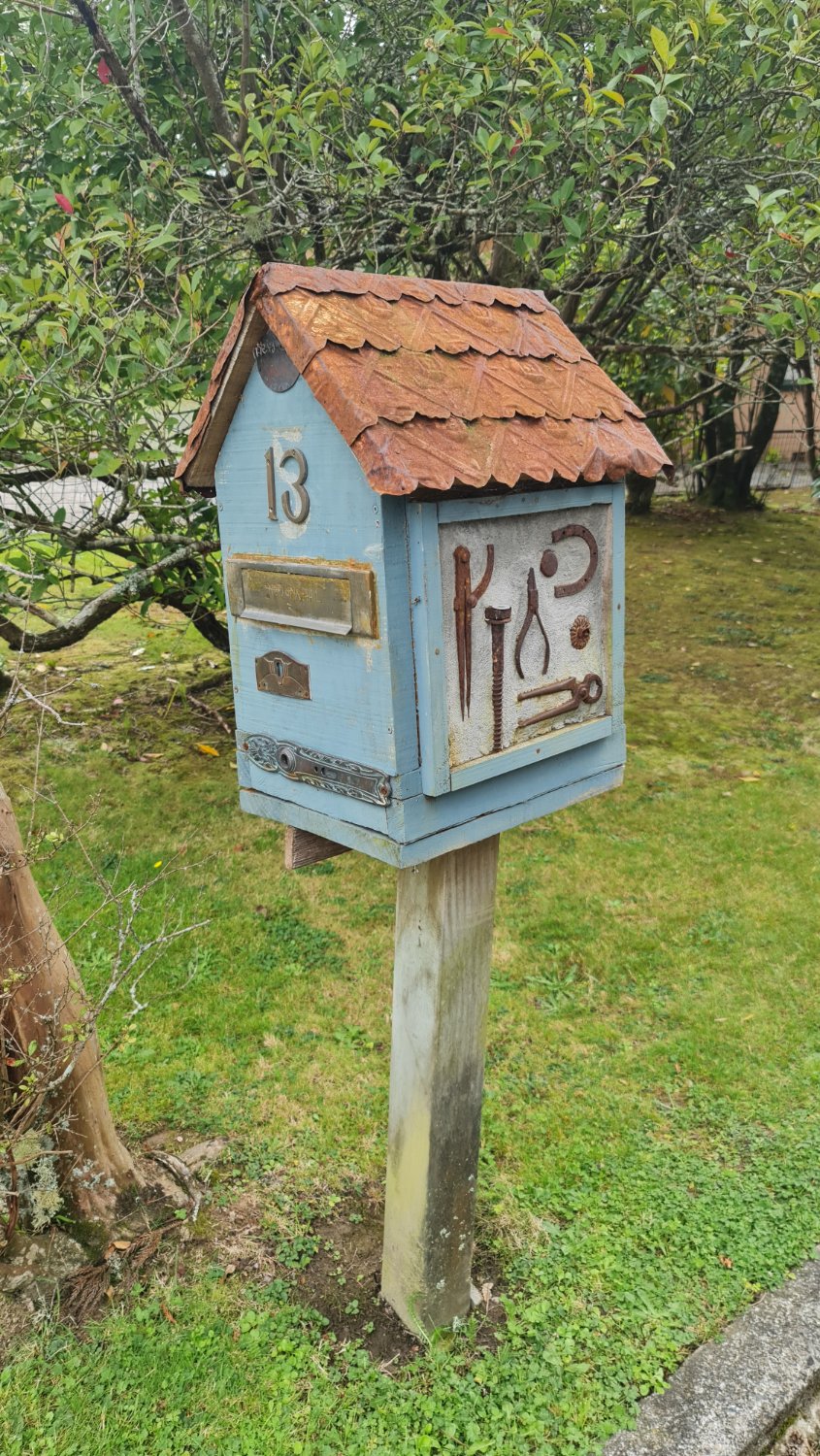 Solve Letterbox - No13. Tool Box Mail jigsaw puzzle online with 66 pieces