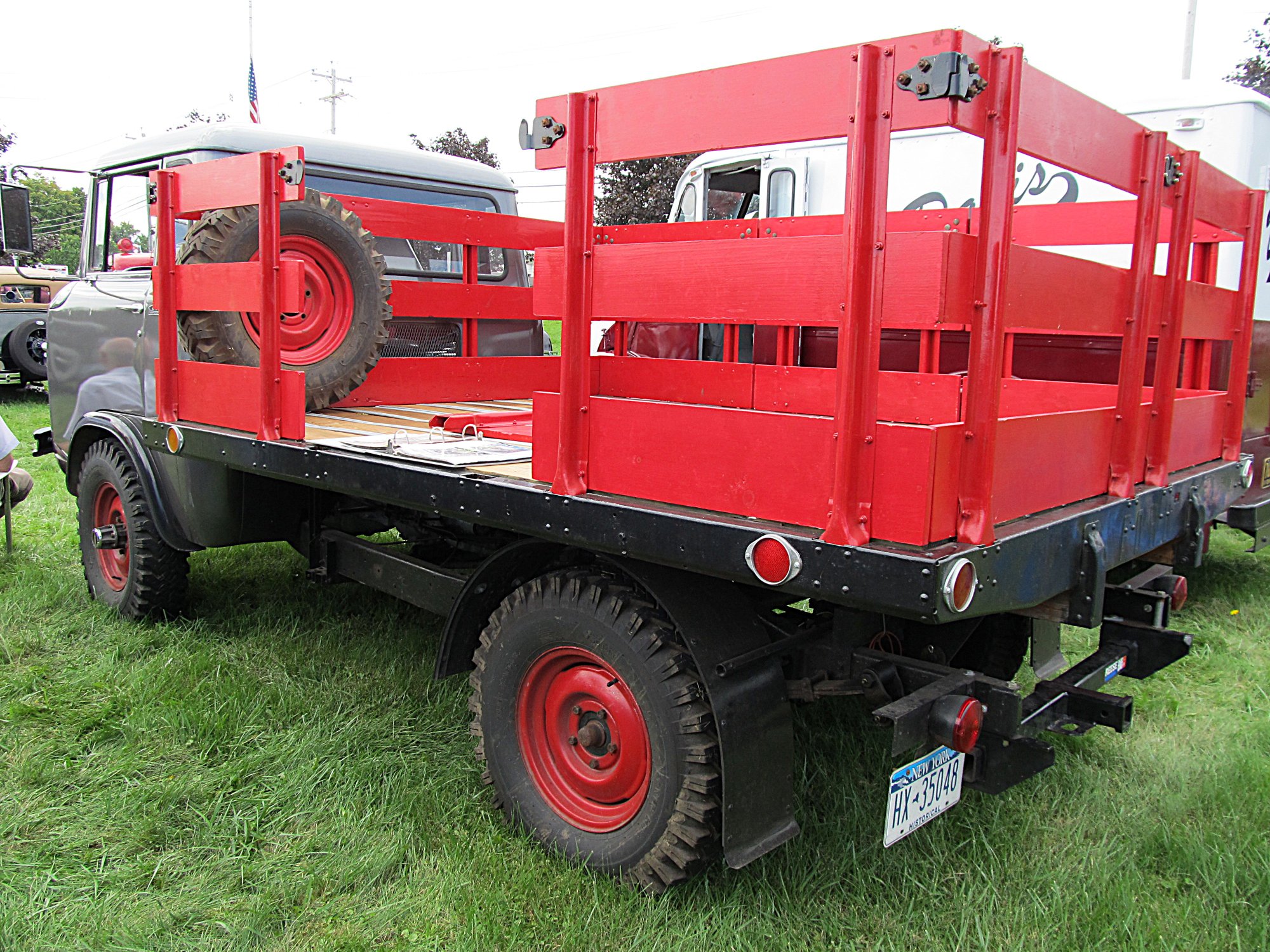 Solve 1960 Jeep Stake Truck 2 jigsaw puzzle online with 88 pieces
