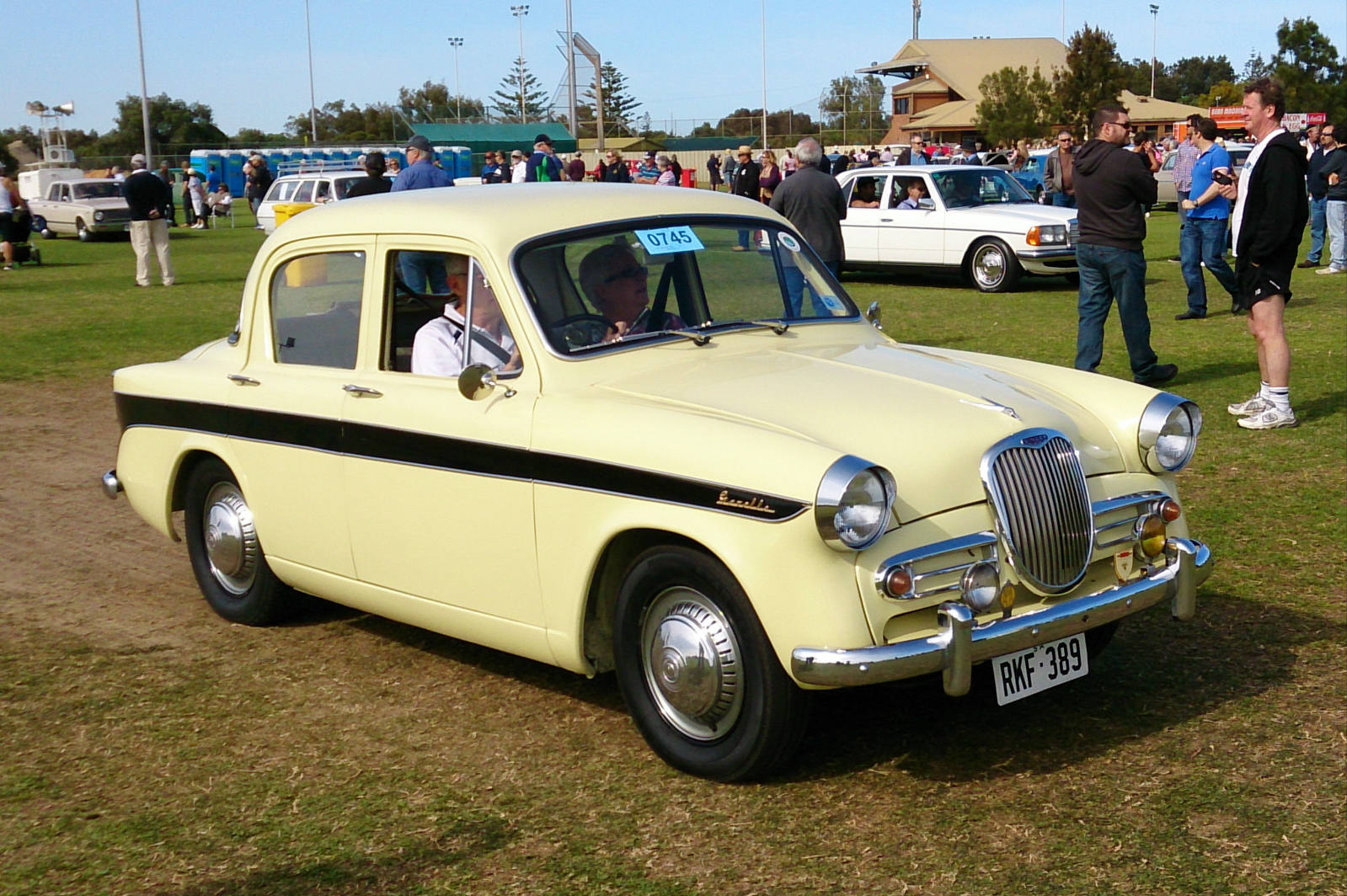 Puzzle | 216 piezas | Singer Gazelle Series III Saloon - 1959 | Jigidi