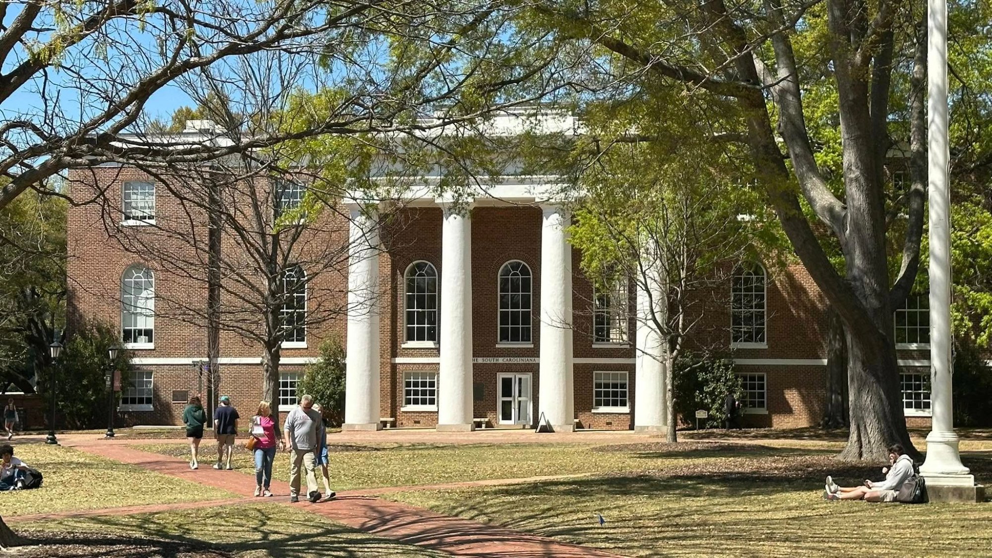 Solve At the University of South Carolina Campus jigsaw puzzle online ...