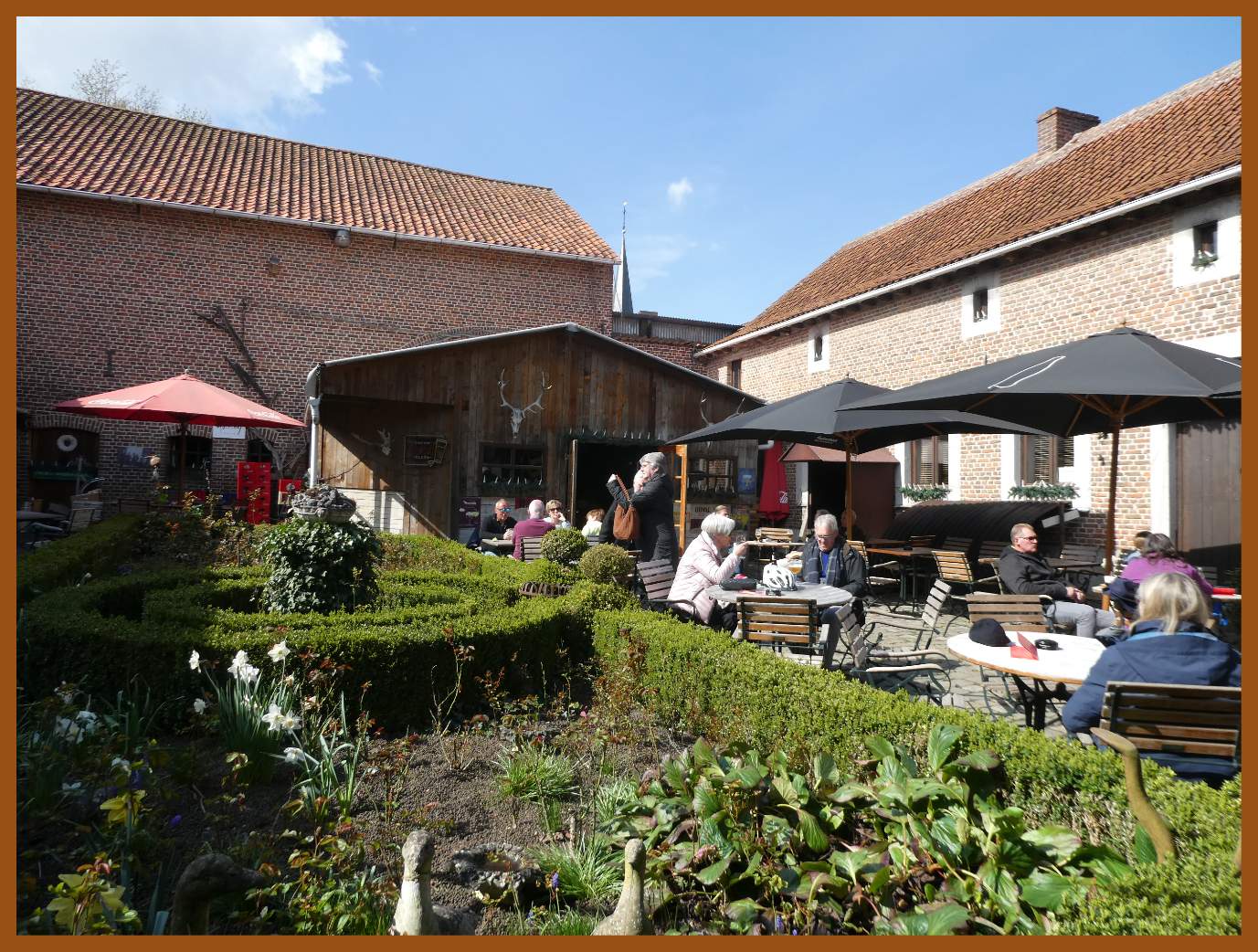 Solve Het Pachthof, Borlo, België jigsaw puzzle online with 35 pieces