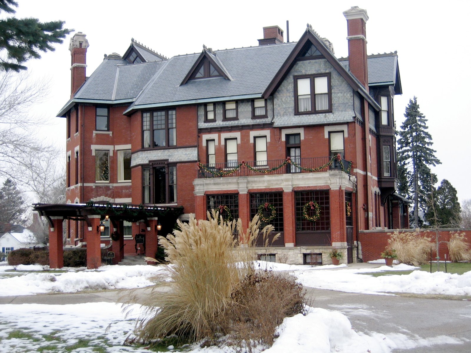 Solve Brucemore, Cedar Rapids, Iowa jigsaw puzzle online with 300 pieces