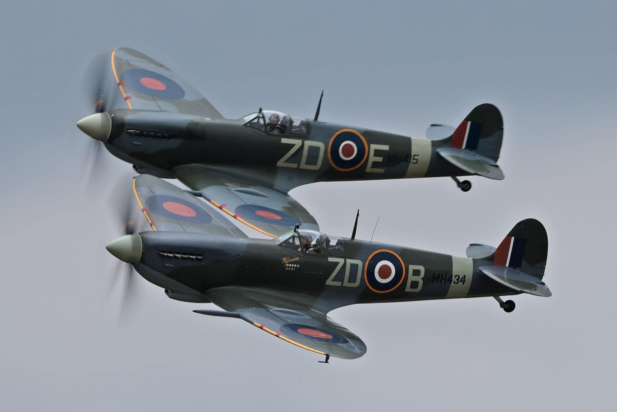 Solve spitfires 2 (lg) jigsaw puzzle online with 600 pieces