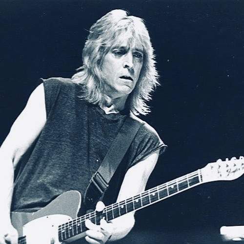 Solve Mick Ronson jigsaw puzzle online with 64 pieces
