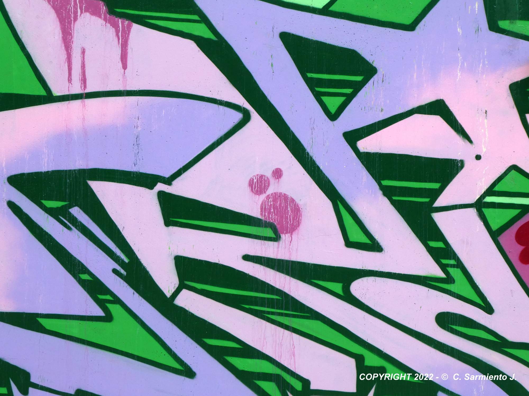 Solve STREET GRAFFITI - TAGS jigsaw puzzle online with 252 pieces