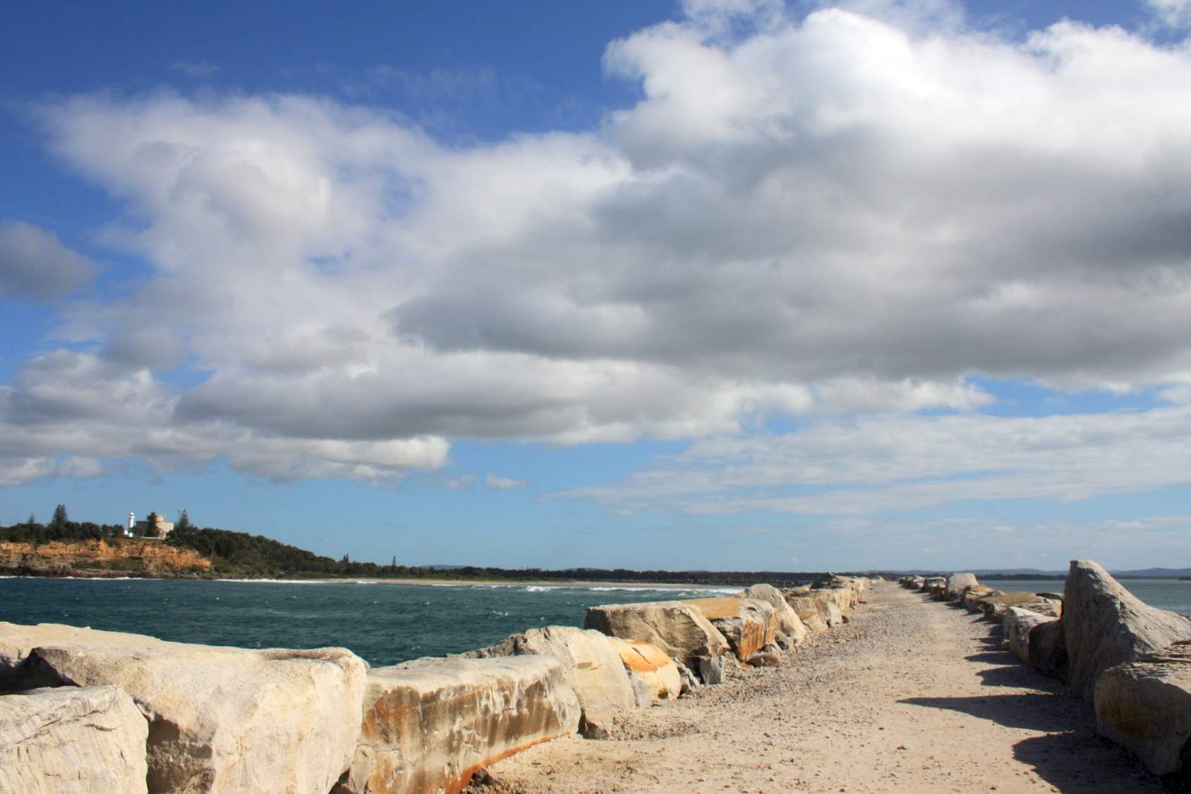Solve Yamba Breakwall jigsaw puzzle online with 126 pieces