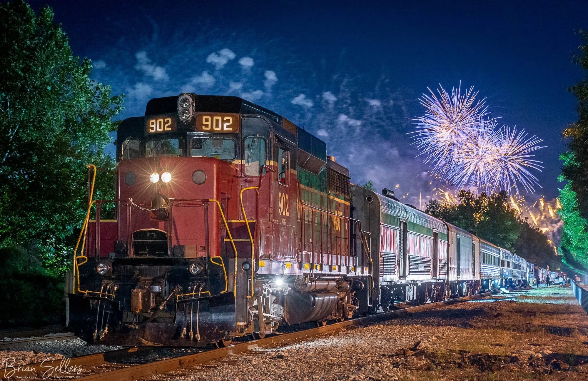 Solve Cincinnati Dinner Train jigsaw puzzle online with 77 pieces