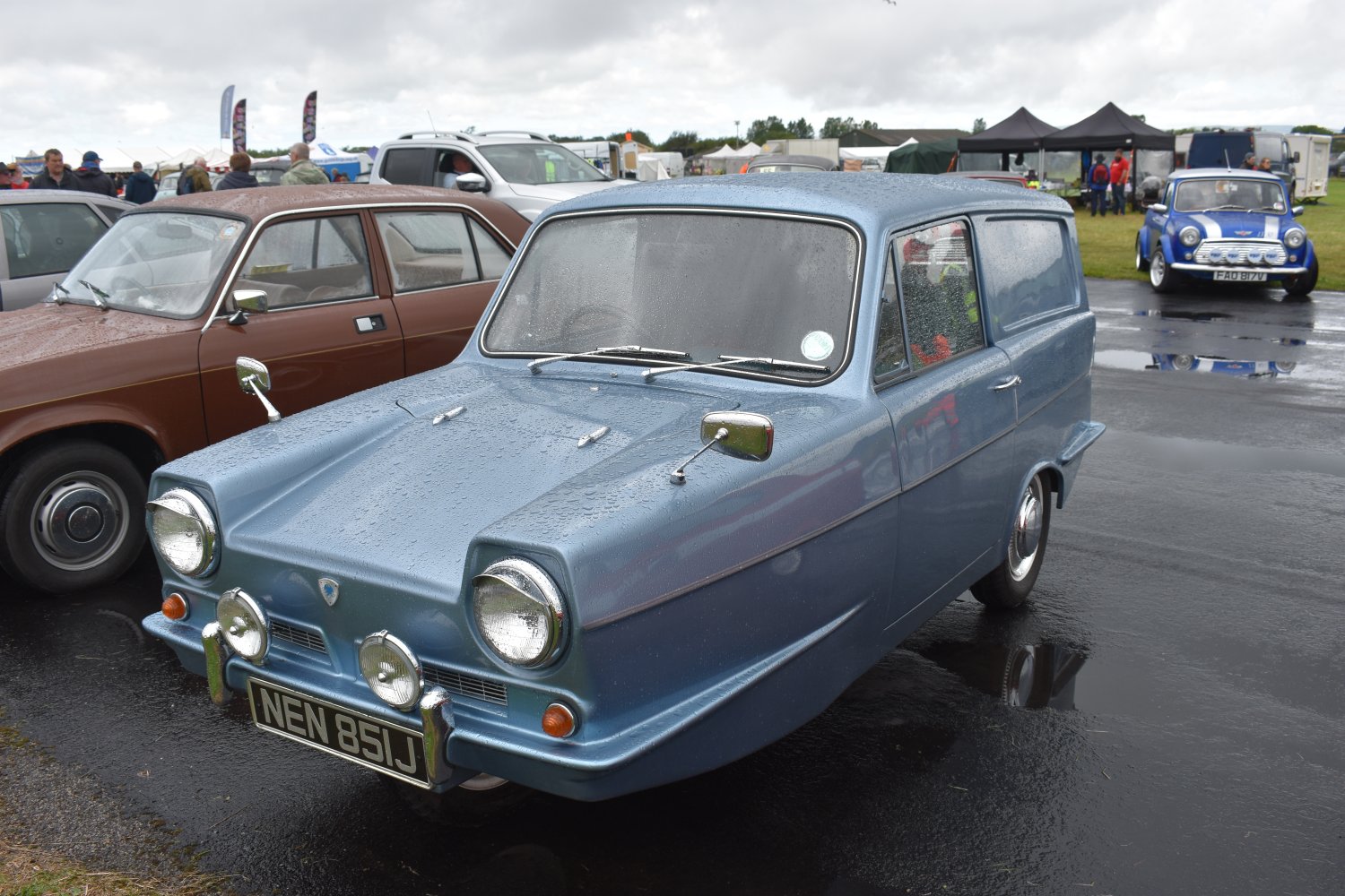 Solve 1970 Reliant Robin 3 wheeler at this year's show jigsaw puzzle ...