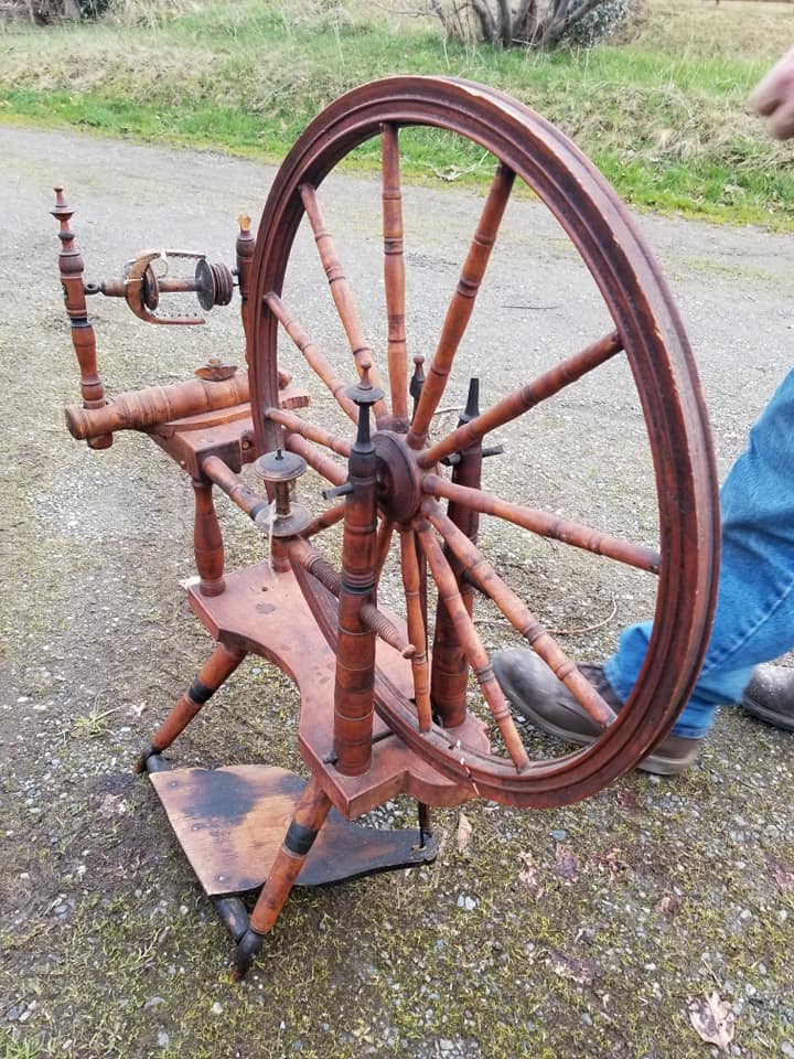 Solve Wendy's spinning wheel jigsaw puzzle online with 88 pieces