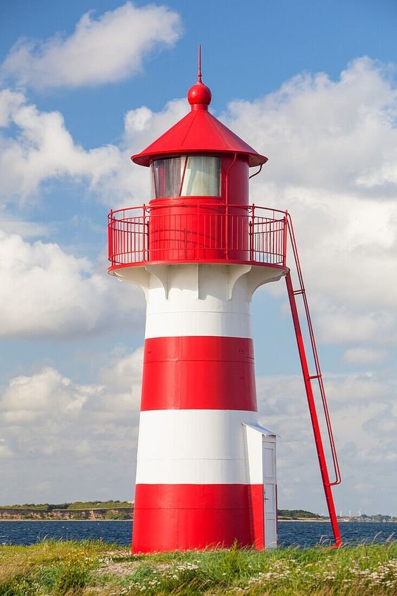 Solve Lighthouse 1204 jigsaw puzzle online with 70 pieces