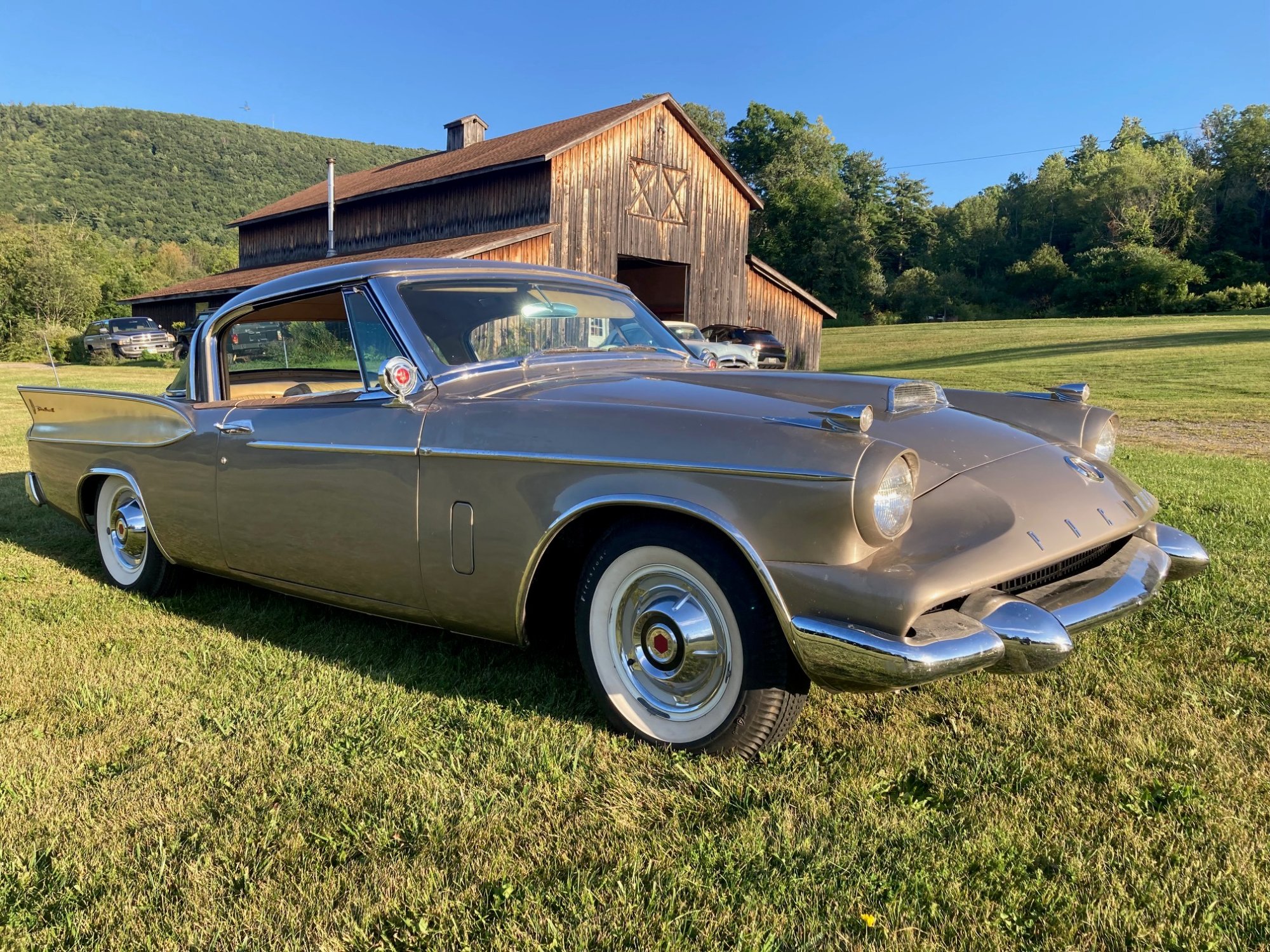 Solve 1958 Packard Hawk jigsaw puzzle online with 108 pieces