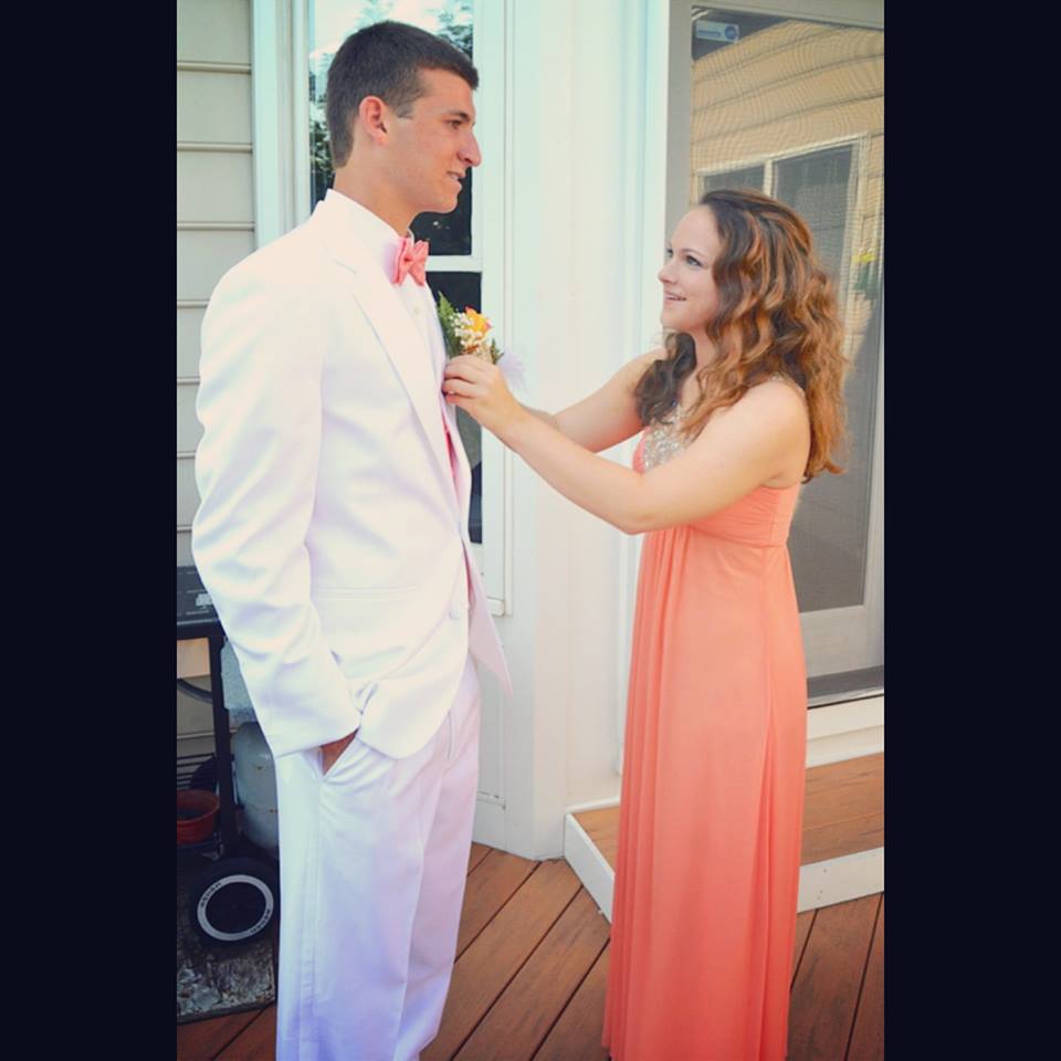 Solve prom jigsaw puzzle online with 144 pieces