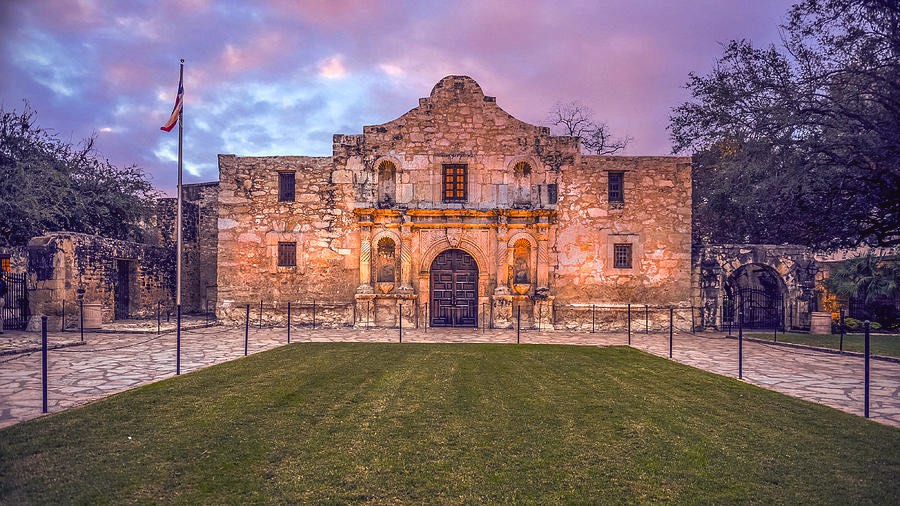 Solve The Alamo jigsaw puzzle online with 15 pieces
