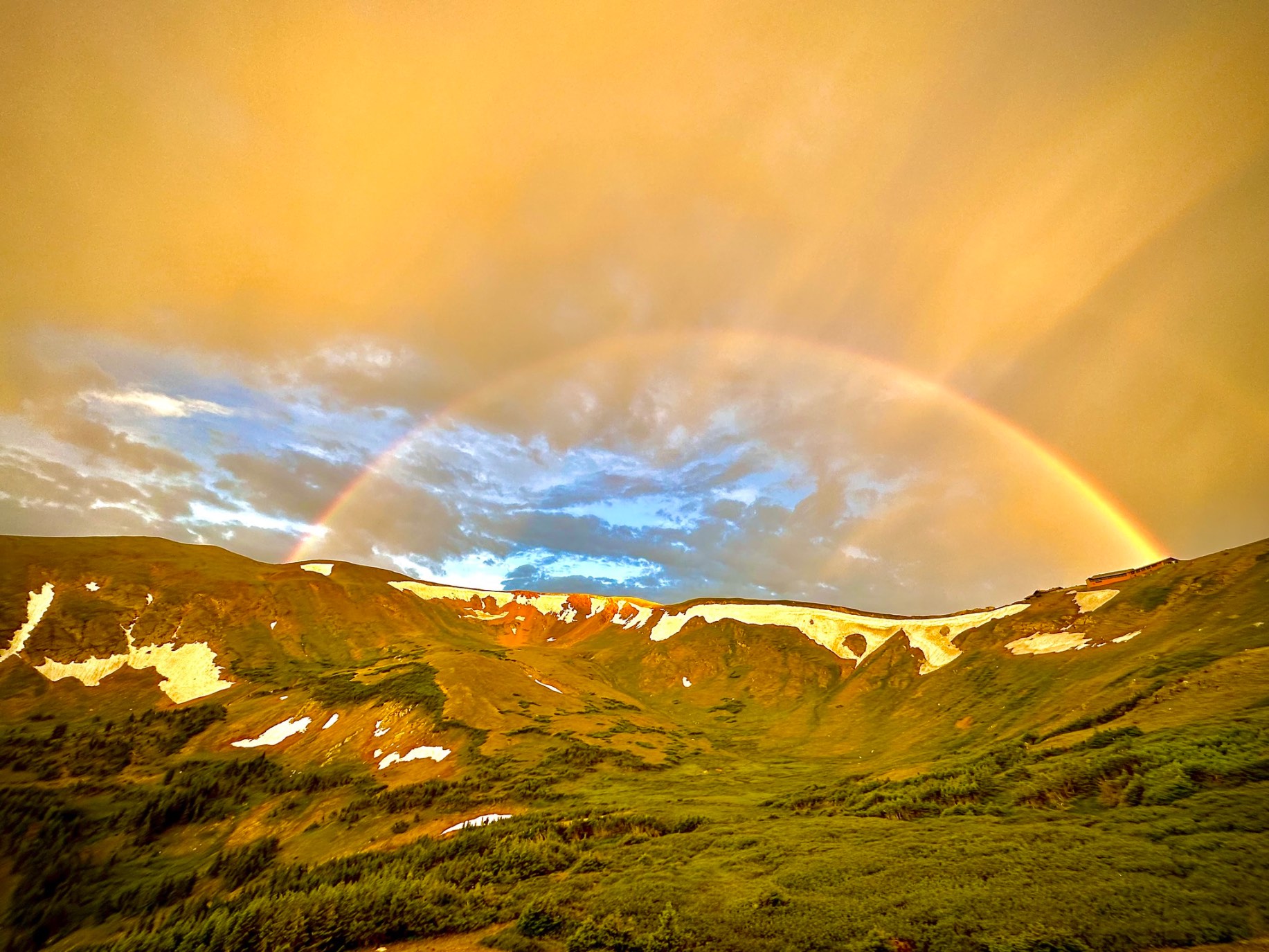 Solve Golden sky and rainbow. jigsaw puzzle online with 176 pieces