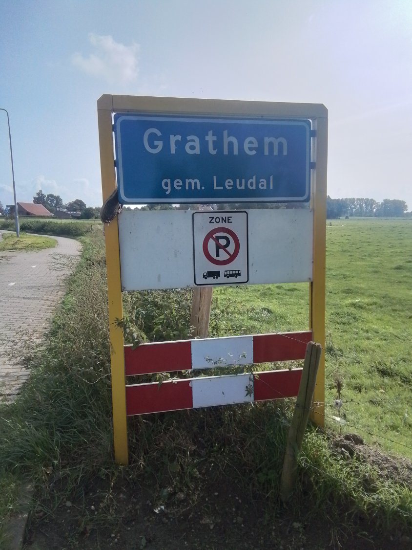 Solve Grathem Limburg Netherlands jigsaw puzzle online with 12 pieces