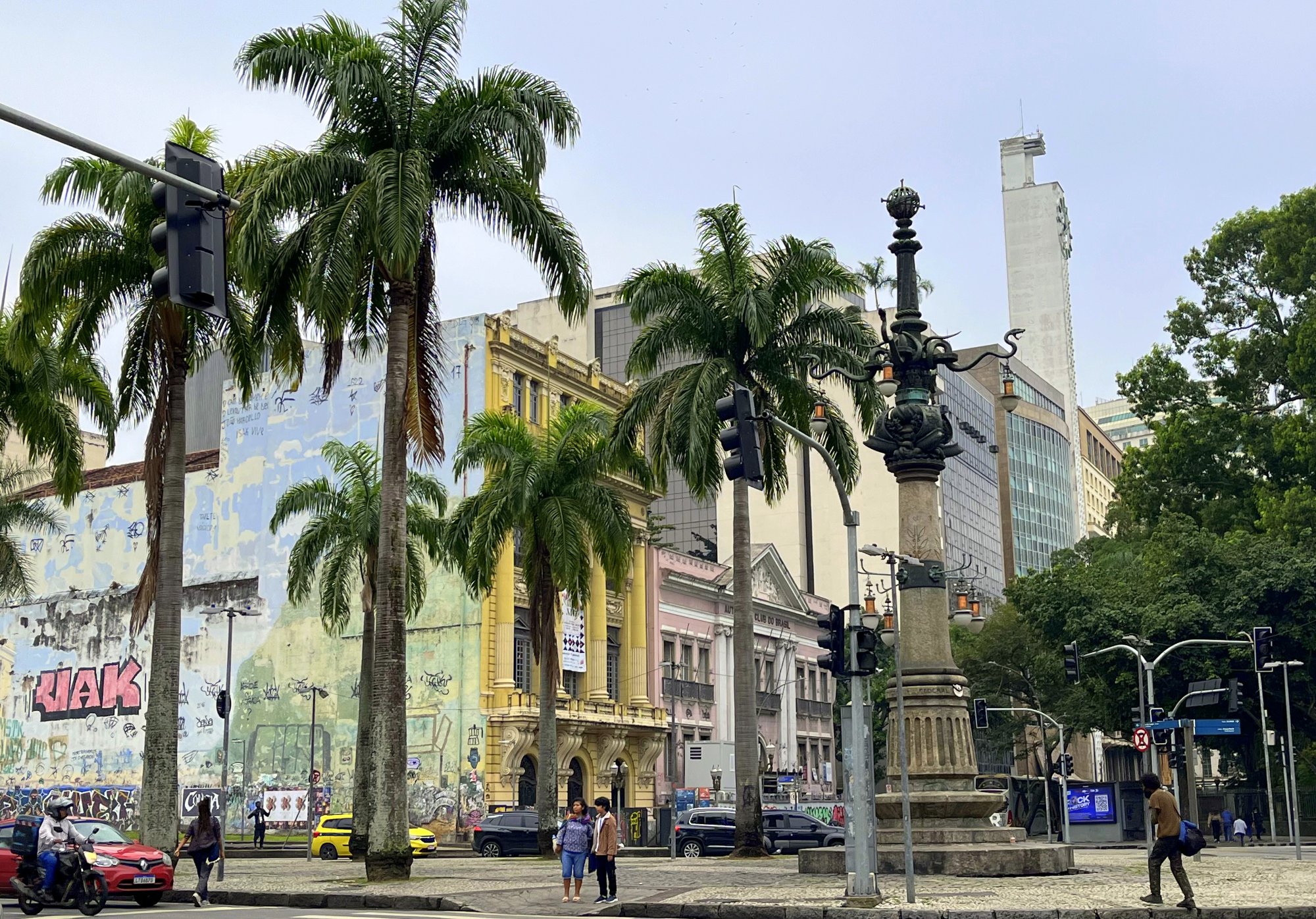 Solve Rio street jigsaw puzzle online with 330 pieces