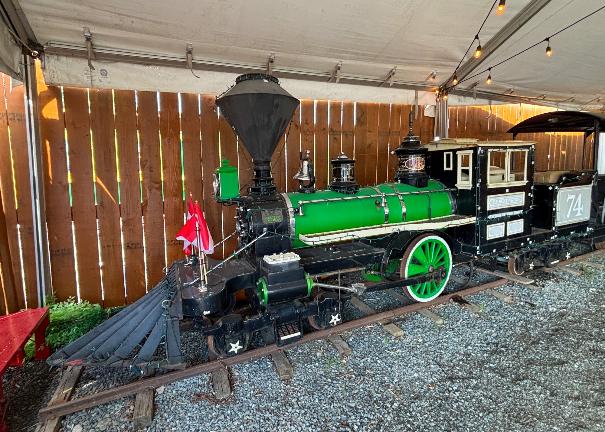 Jigsaw Puzzle | 130 pieces | The steam locomotive that propels the ...