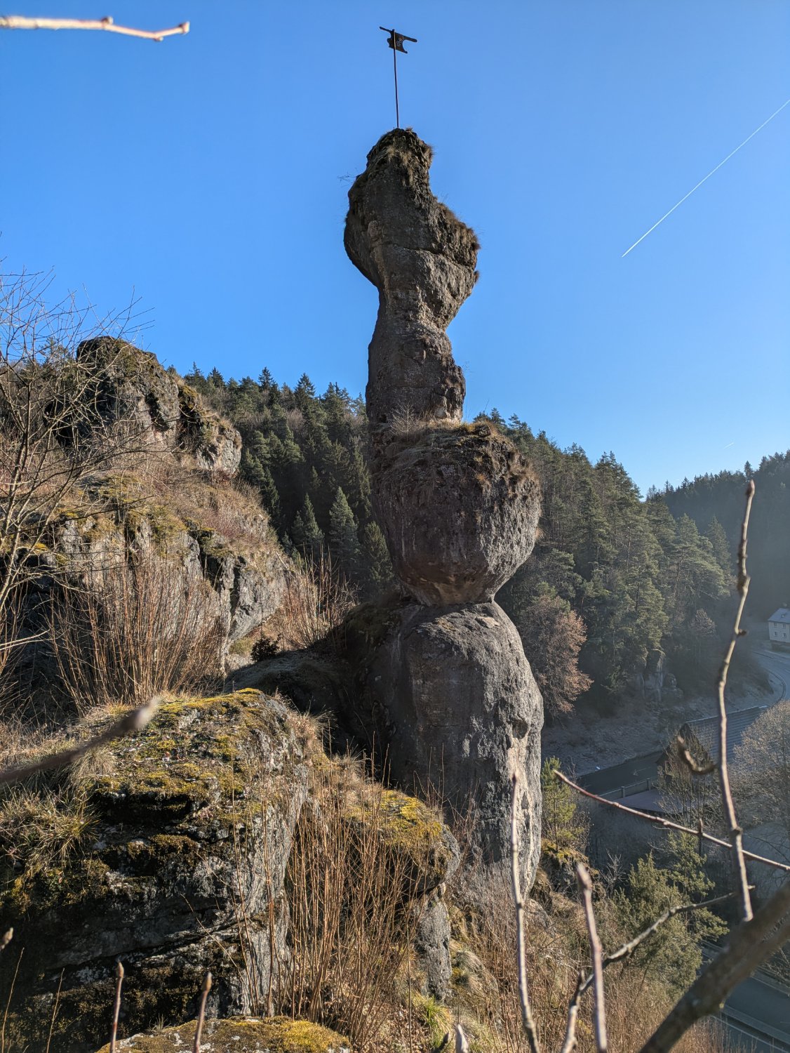 Solve Weiherstaler Männchen jigsaw puzzle online with 99 pieces