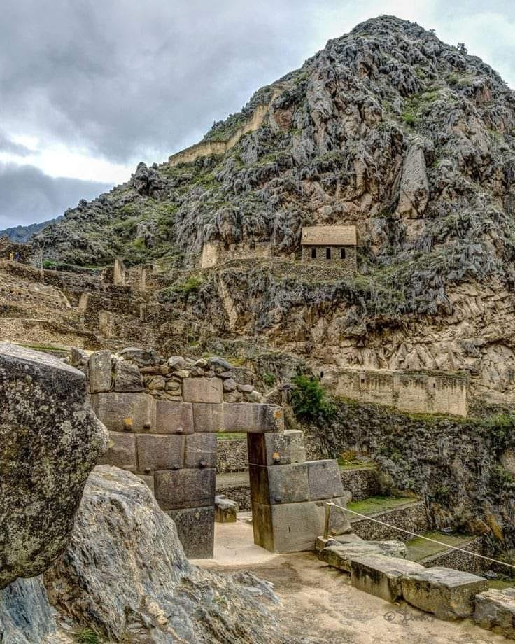 Solve Megalithic - Peru Machu Picchu jigsaw puzzle online with 42 pieces