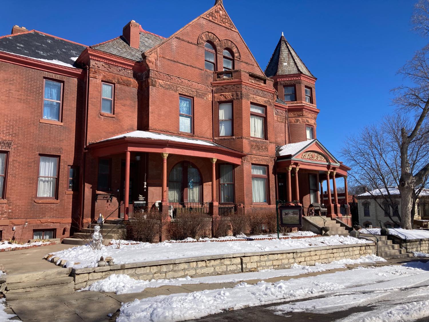 Solve Another old home in St. Joe, MO jigsaw puzzle online with 48 pieces