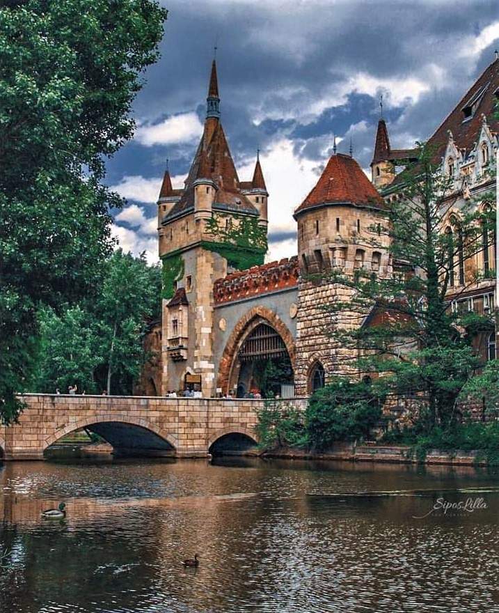 Solve Budapest - Vajdahunyad Castle Hungary. jigsaw puzzle online with ...