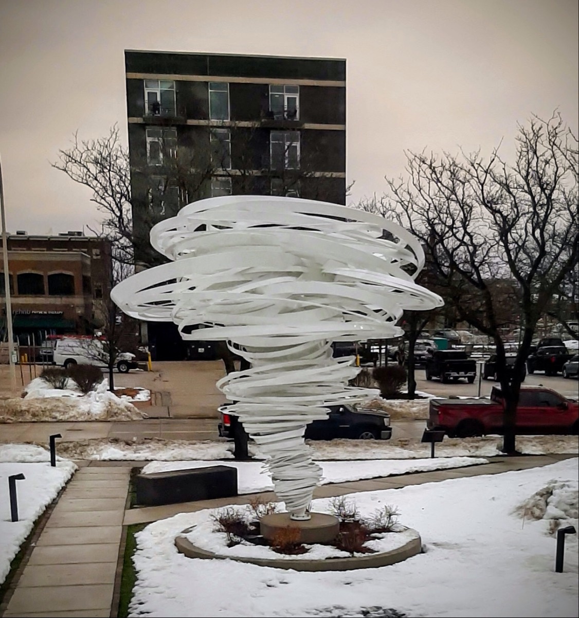 Solve Tornado jigsaw puzzle online with 156 pieces