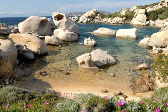 Solve La Piscine beach, Palau jigsaw puzzle online with 77 pieces