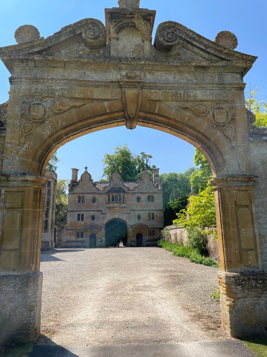 Solve Stan way house gates jigsaw puzzle online with 108 pieces