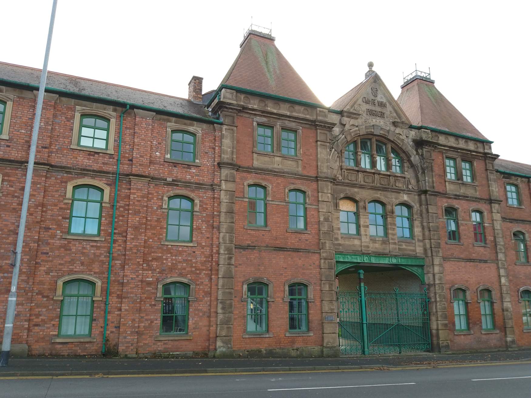 Solve CLIFFE VALE POTTERY. jigsaw puzzle online with 154 pieces