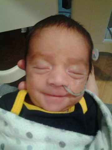 Solve Fabien the smiling preemie baby jigsaw puzzle online with 48 pieces