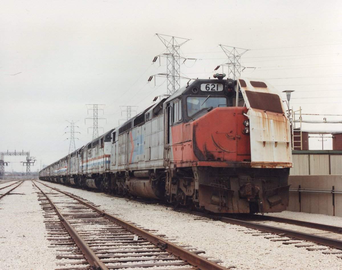 Solve SDP40F amtrak jigsaw puzzle online with 30 pieces