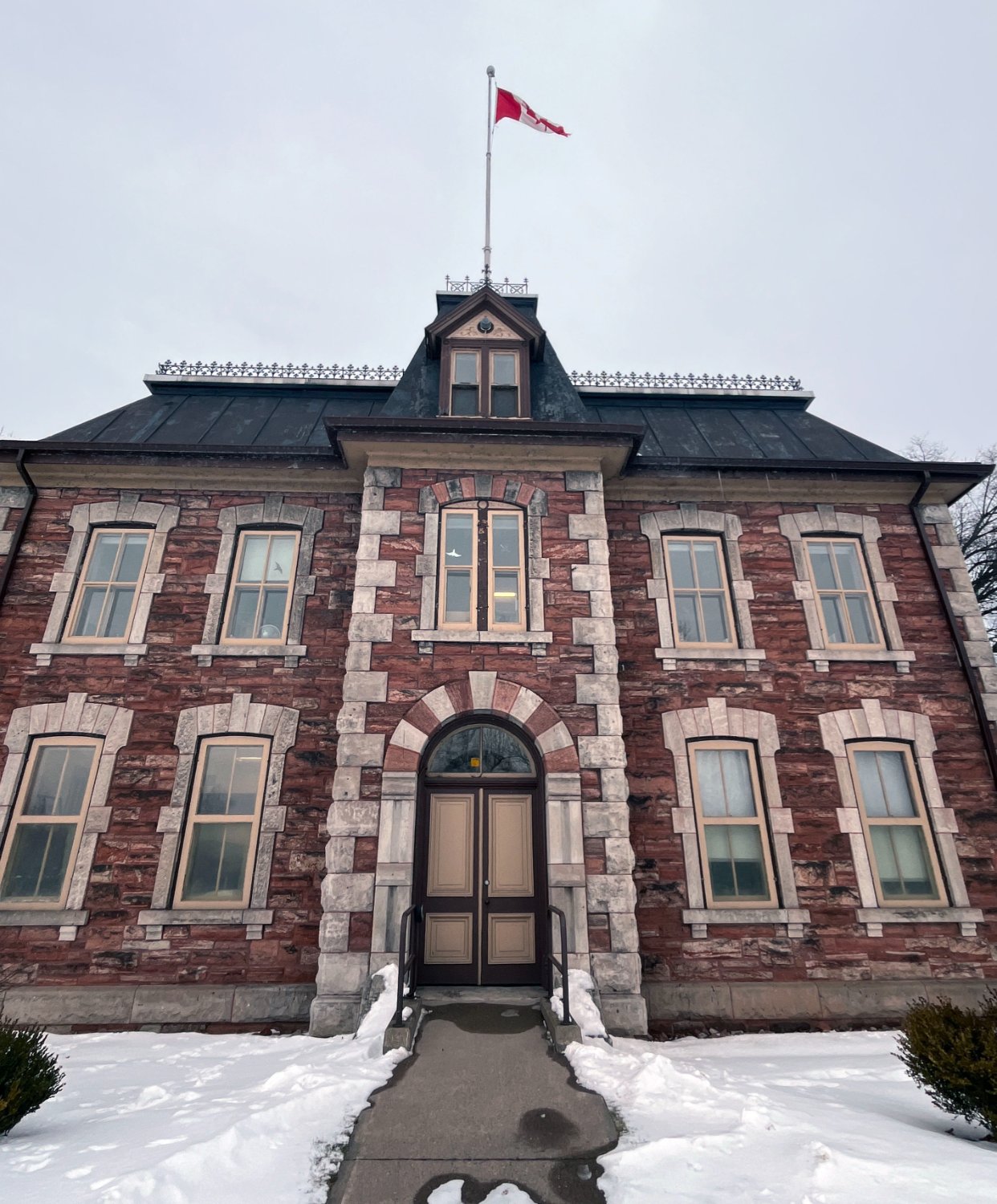 Solve Soo Locks Visitor Center jigsaw puzzle online with 154 pieces
