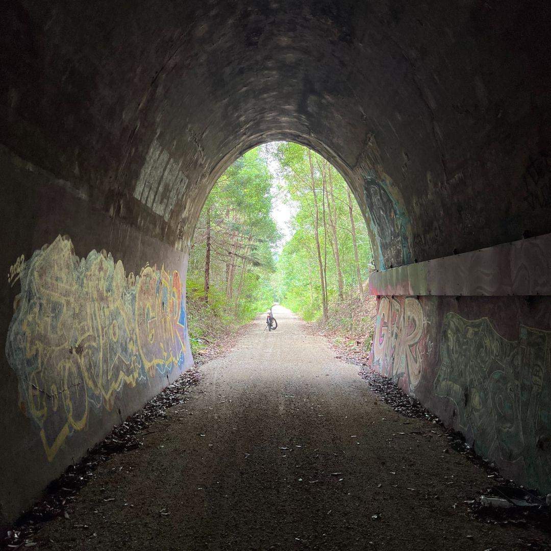 Solve Burringbar Range Tunnel jigsaw puzzle online with 196 pieces