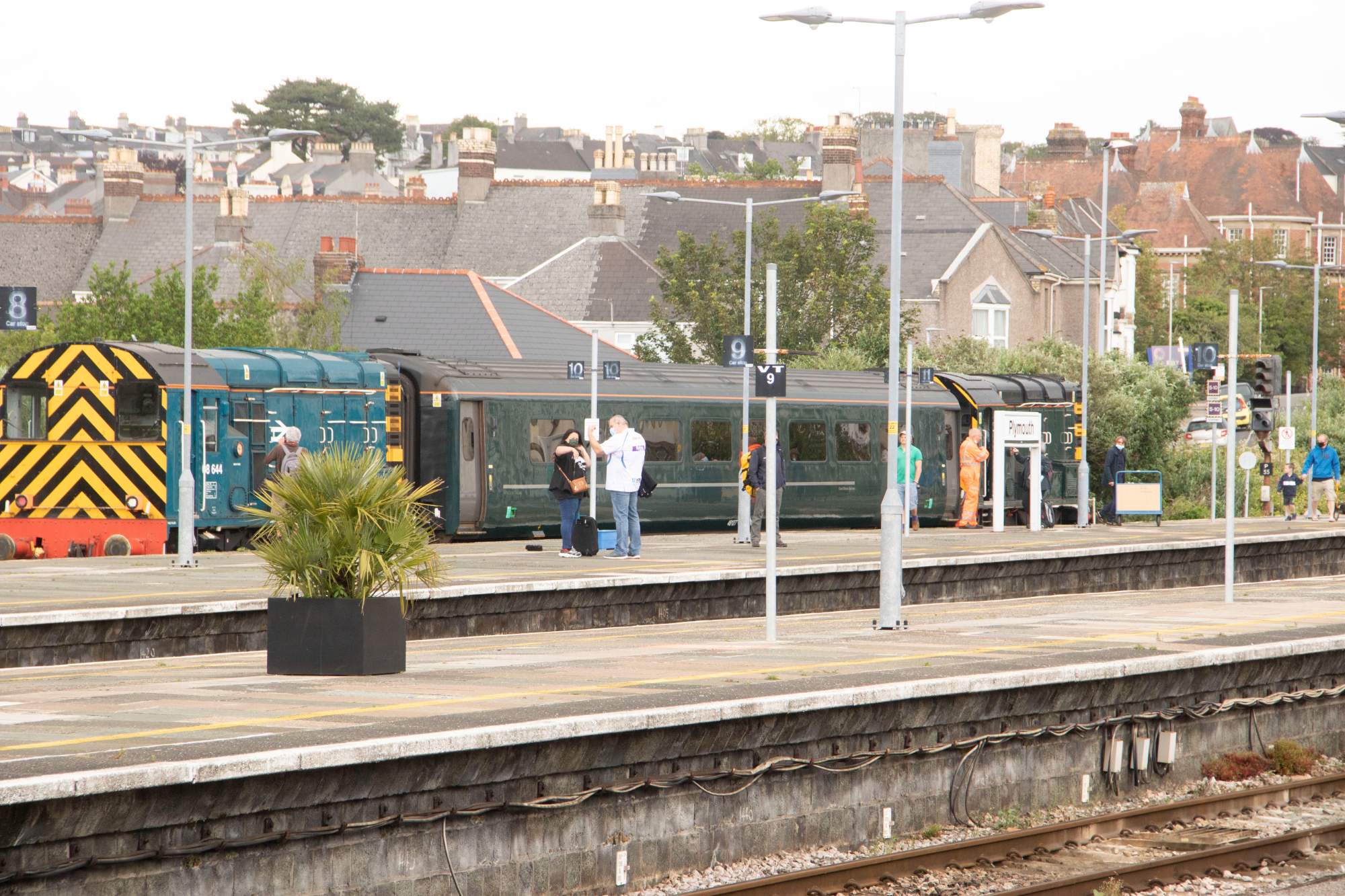 Solve Plymouth 28-06-2012 Railway Station platforms 8 BR Class 08 664 ...