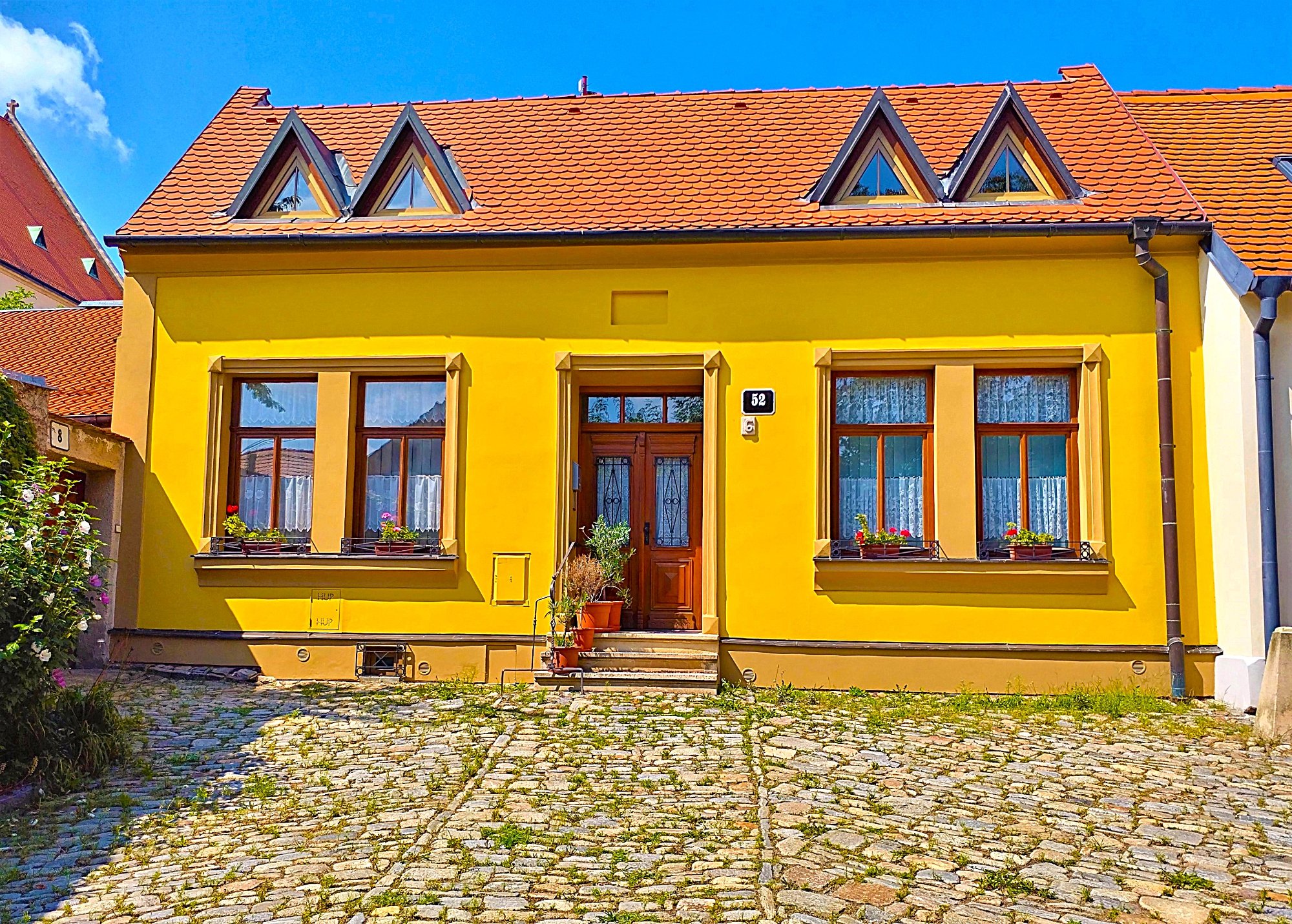 Solve Znojmo 46 jigsaw puzzle online with 150 pieces