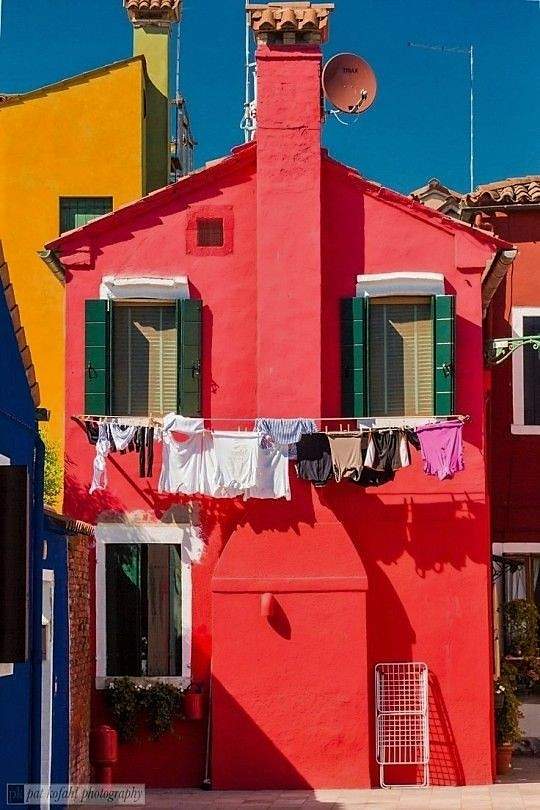 Solve Laundry day jigsaw puzzle online with 40 pieces