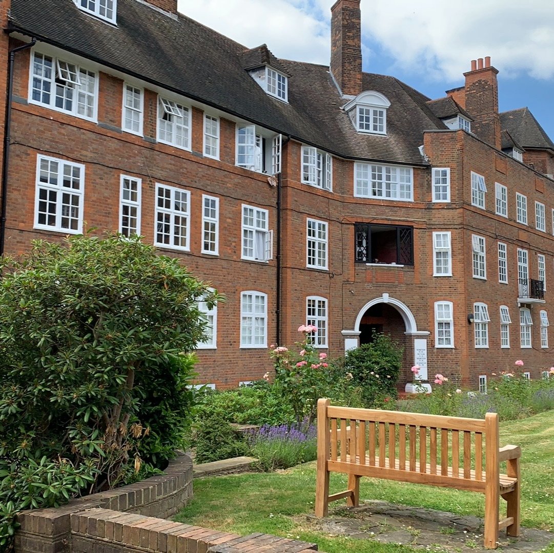 Solve Heathcroft, Hampstead Way, London jigsaw puzzle online with 100 ...