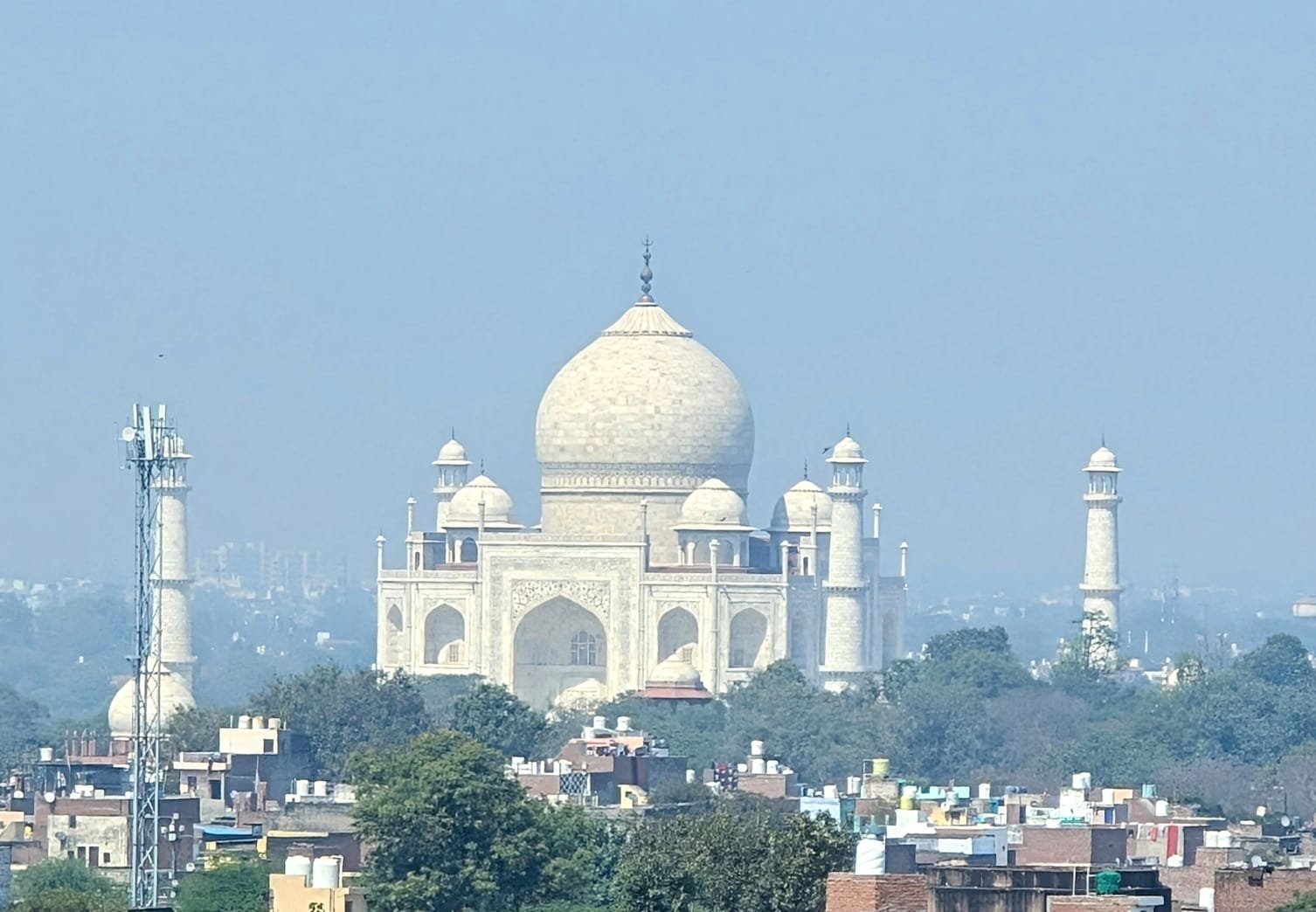 Solve The famous Taj Mahal in India jigsaw puzzle online with 126 pieces