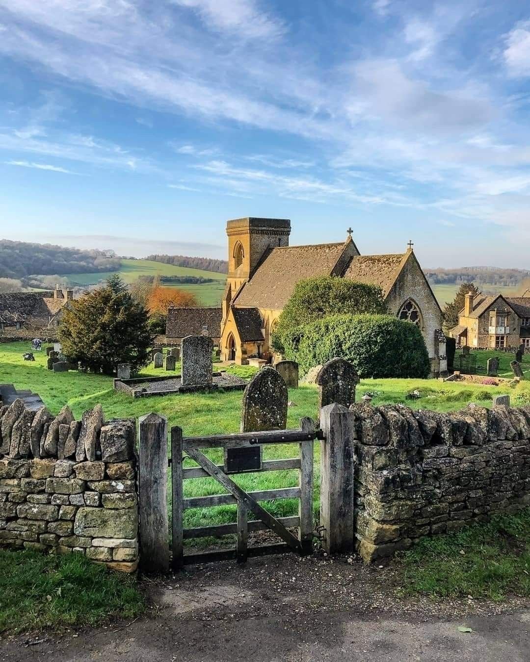 Solve village jigsaw puzzle online with 63 pieces