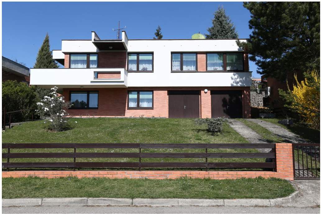 Solve House of Trump's Mother in Law jigsaw puzzle online with 70 pieces