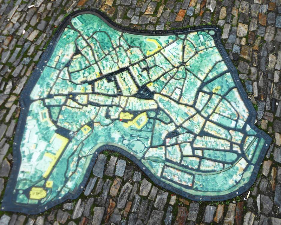Jigsaw Puzzle | Plánek města na chodníku | 12 pieces | Jigidi