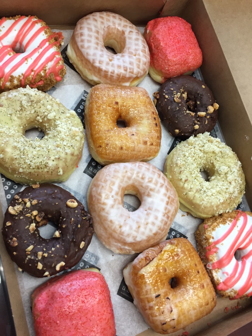 Solve Donuts jigsaw puzzle online with 48 pieces